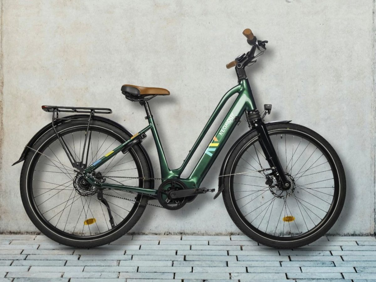 Avec un design soigné, une connectivité et une courroie, ce vélo ...