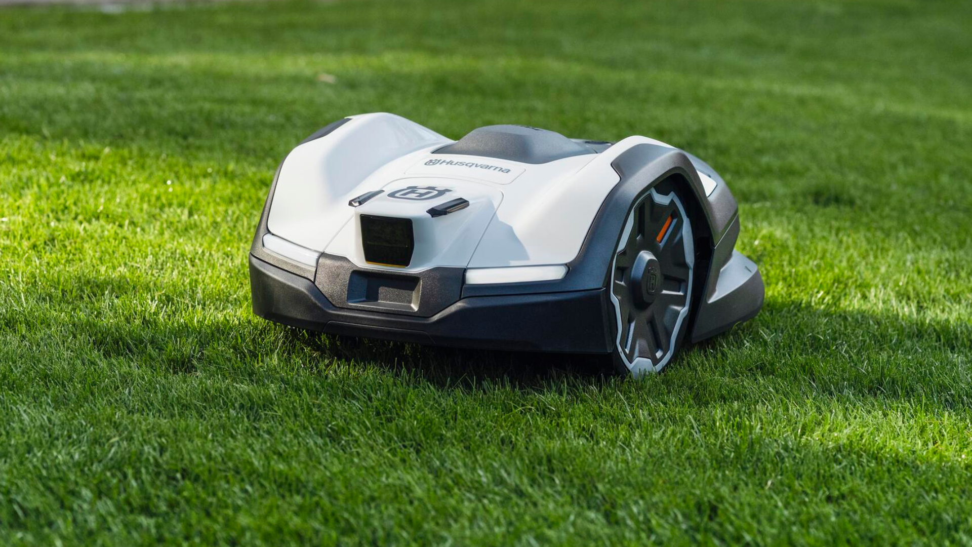 Test Sunseeker Elite X5 : la jaguar des robots-tondeuses